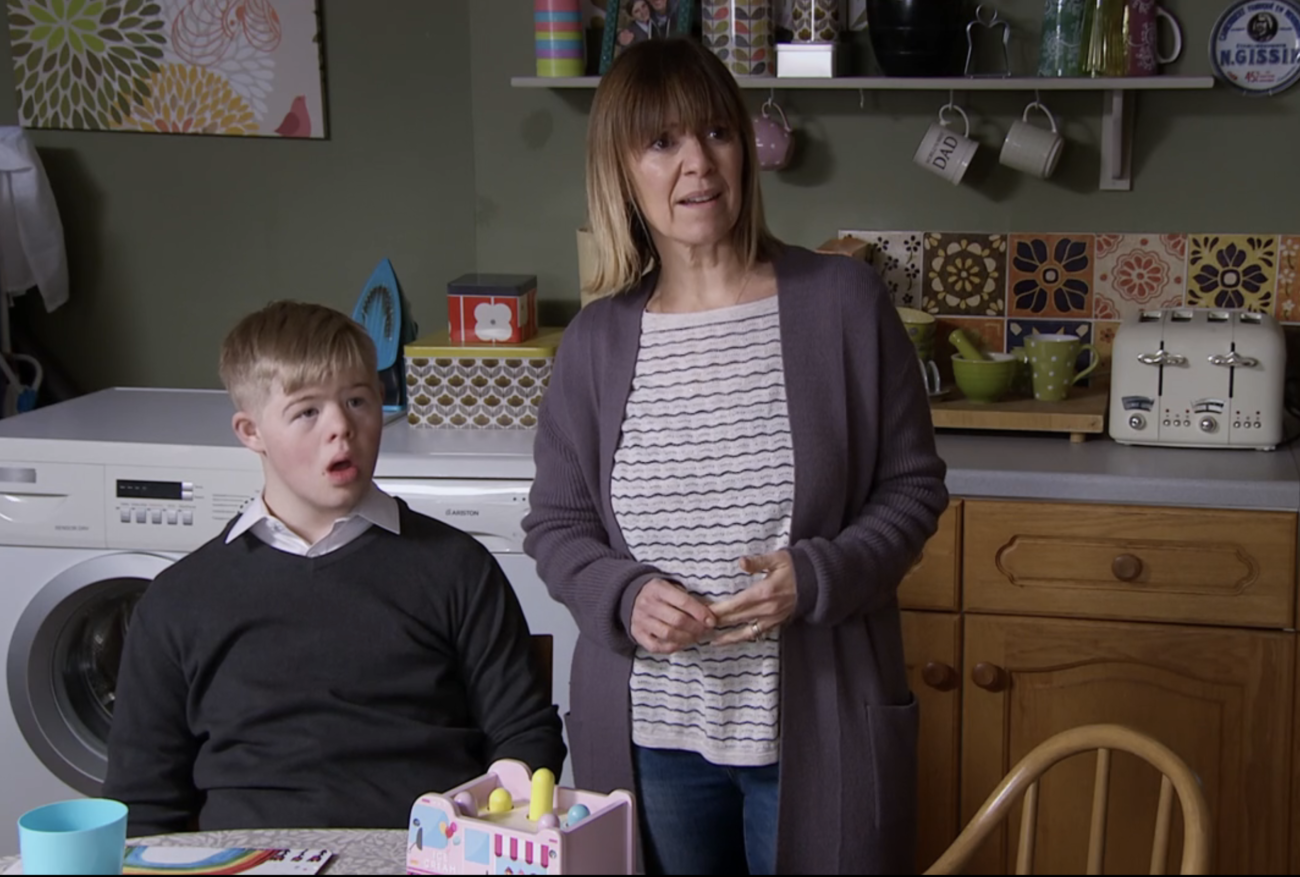 Emmerdale star Harvey Rogerson shows off 'new look' on social media and ...