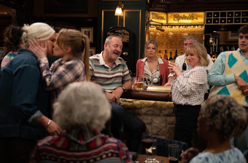 Charity forced to sell the Woolpack as Dr Todd's blackmail spirals in ...