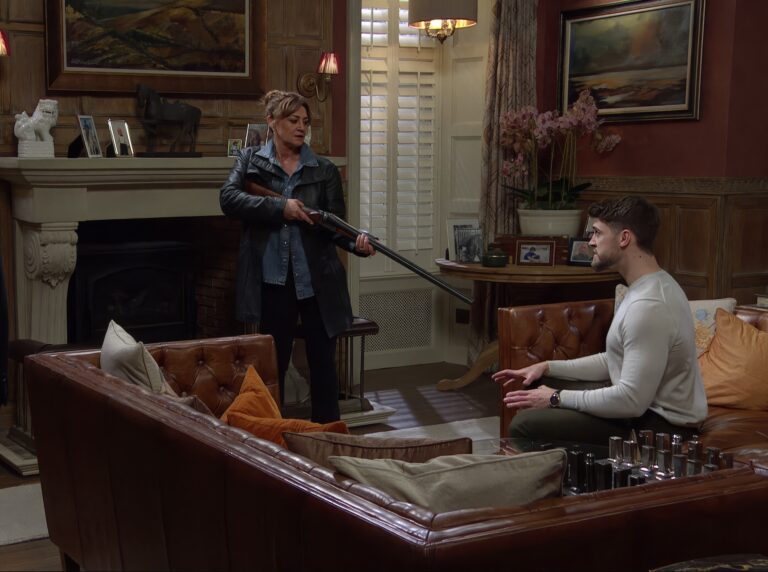 4 Emmerdale spoilers for Tue, Apr 28: Moira confronts Joe with a gun ...